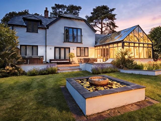 5 bedroom detached house for sale