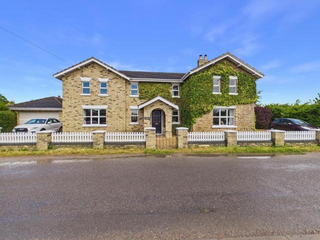 5 bedroom detached house for sale