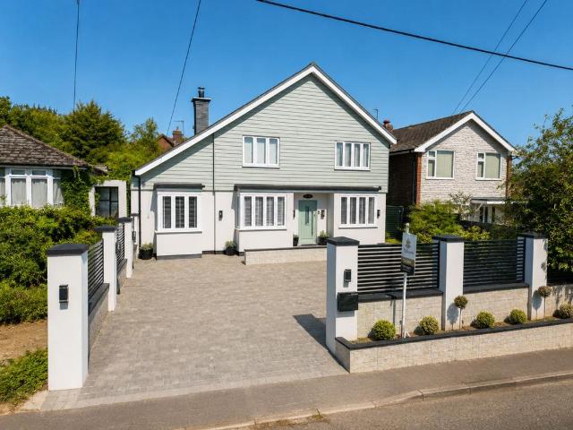 5 bedroom detached house for sale