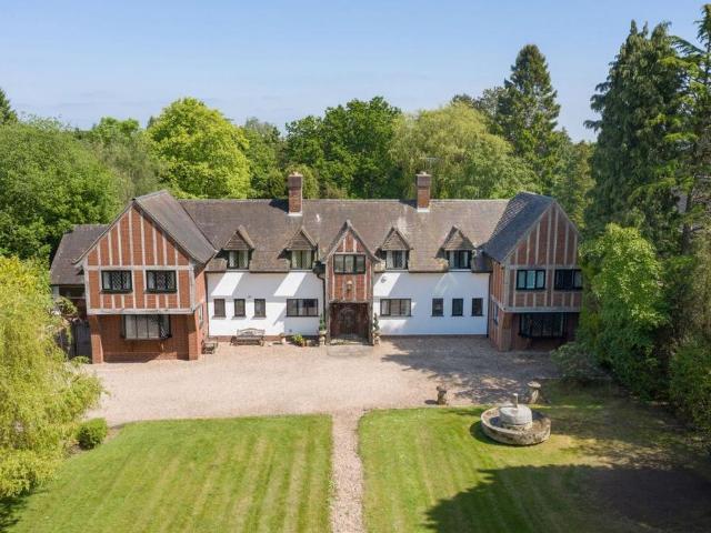 5 bedroom detached house for sale