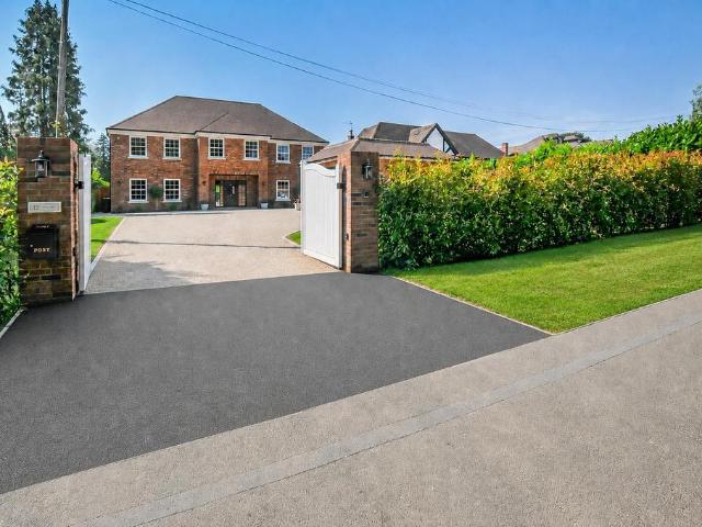 5 bedroom detached house for sale