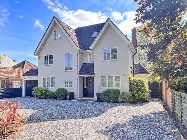 5 bedroom detached house for sale