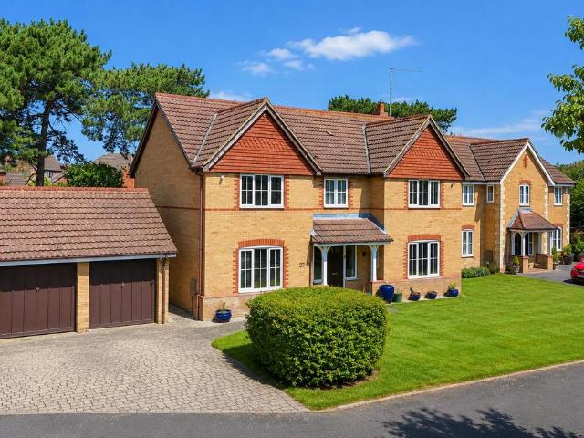 5 bedroom detached house for sale