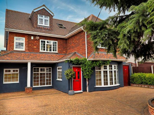 5 bedroom detached house for sale