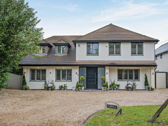 5 bedroom detached house for sale