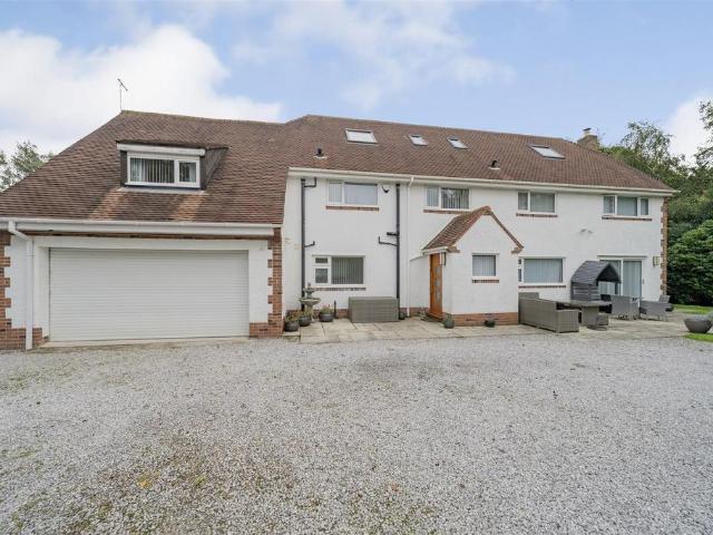 5 bedroom detached house for sale