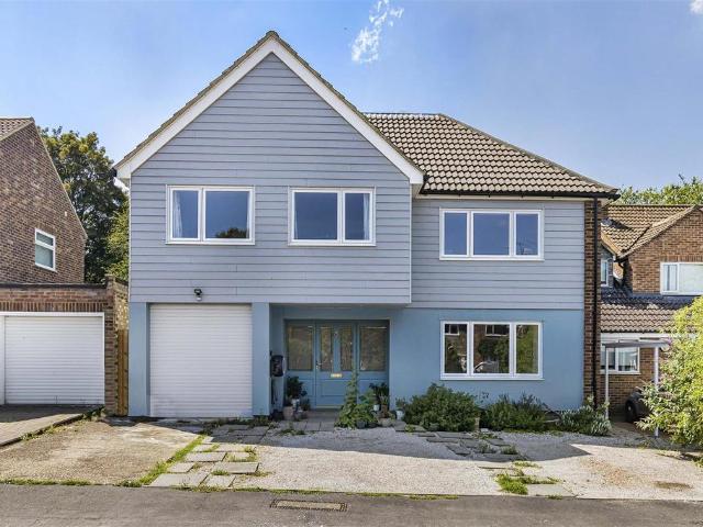 5 bedroom detached house for sale