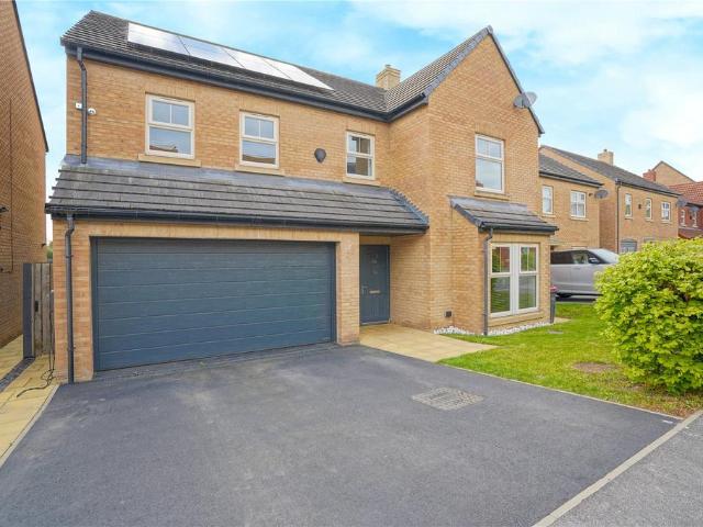 5 bedroom detached house for sale