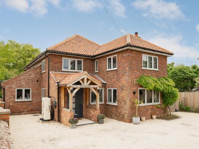 5 bedroom detached house for sale