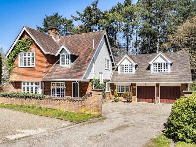 5 bedroom detached house for sale