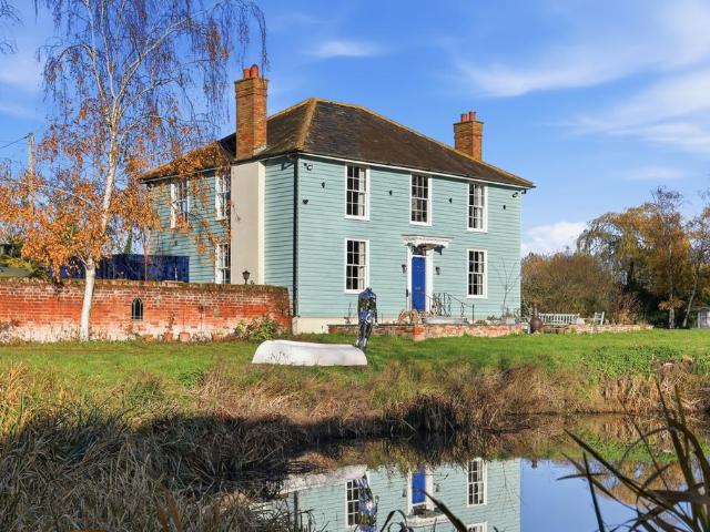 5 bedroom detached house for sale