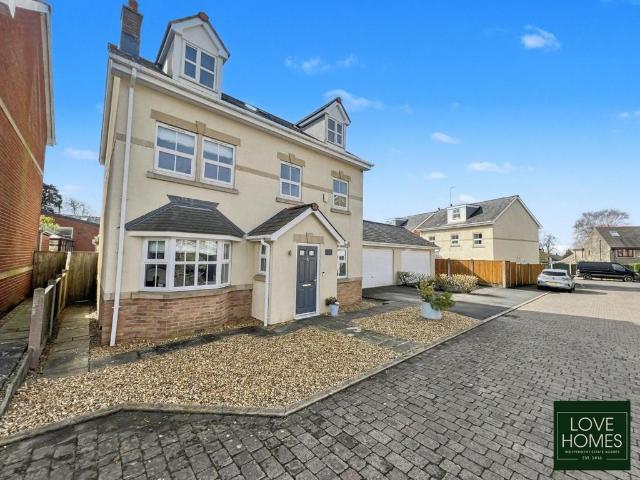 5 bedroom detached house for sale