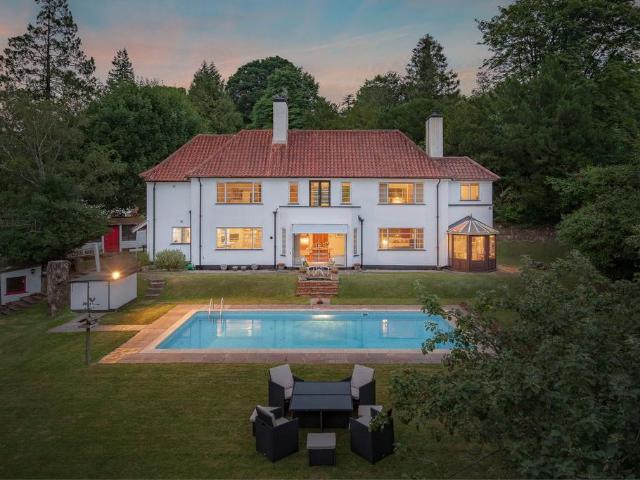 5 bedroom detached house for sale