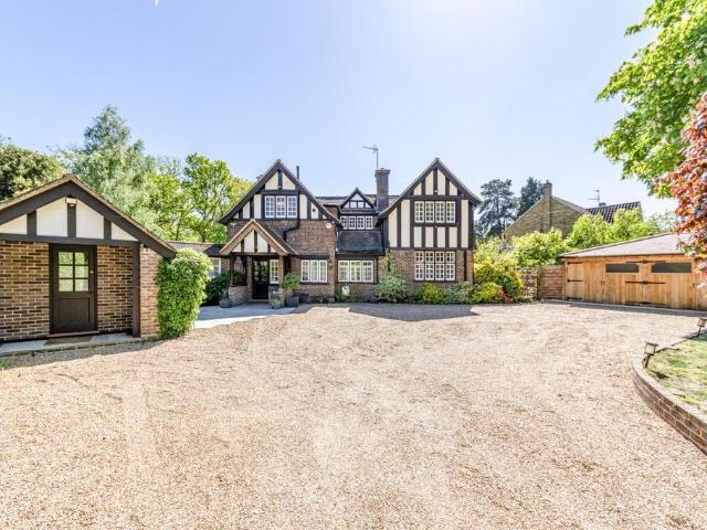 5 bedroom detached house for sale