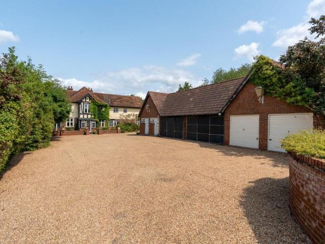5 bedroom detached house for sale