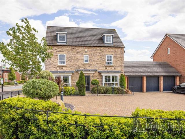 5 bedroom detached house for sale