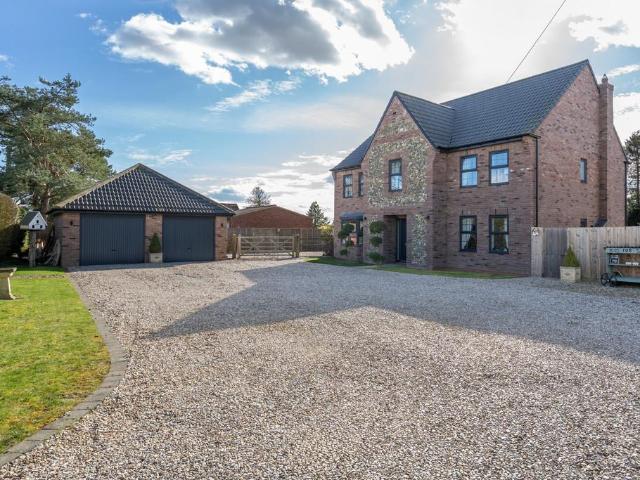 5 bedroom detached house for sale