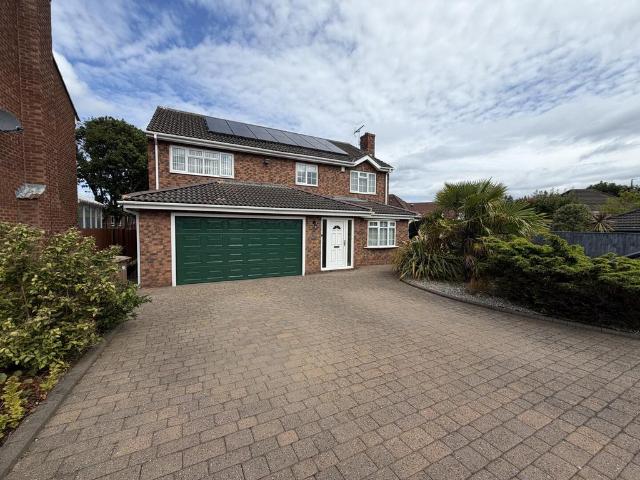 5 bedroom detached house for sale