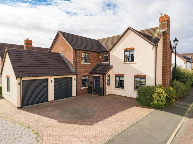 5 bedroom detached house for sale
