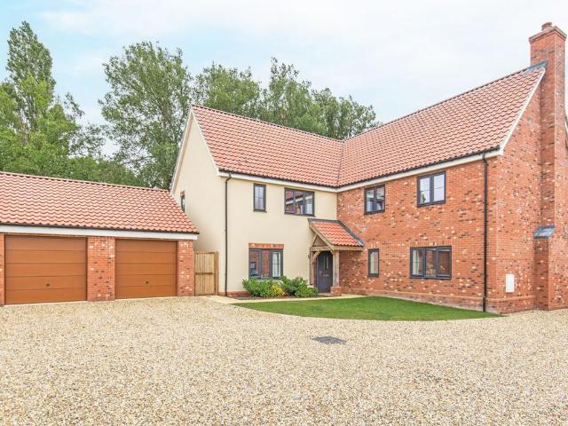 5 bedroom detached house for sale