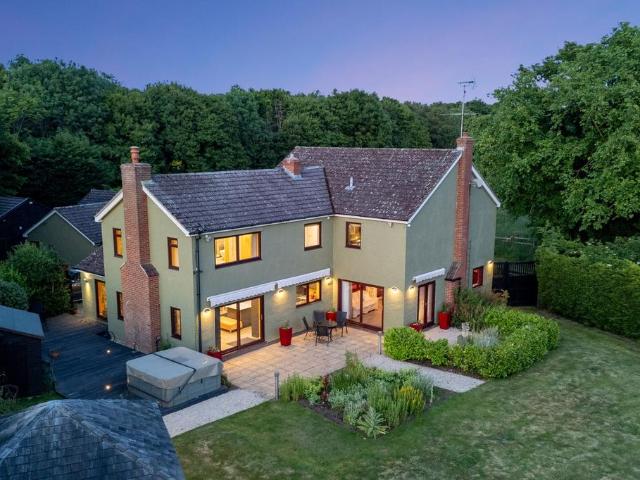 5 bedroom detached house for sale