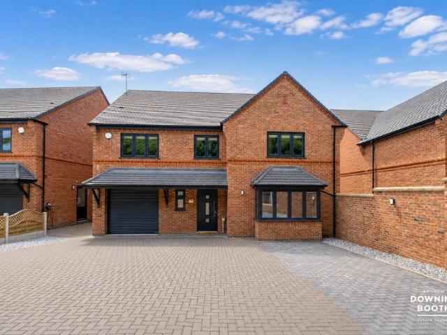 5 bedroom detached house for sale