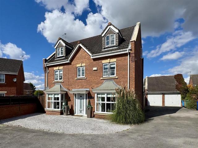 5 bedroom detached house for sale