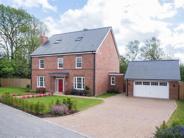 5 bedroom detached house for sale