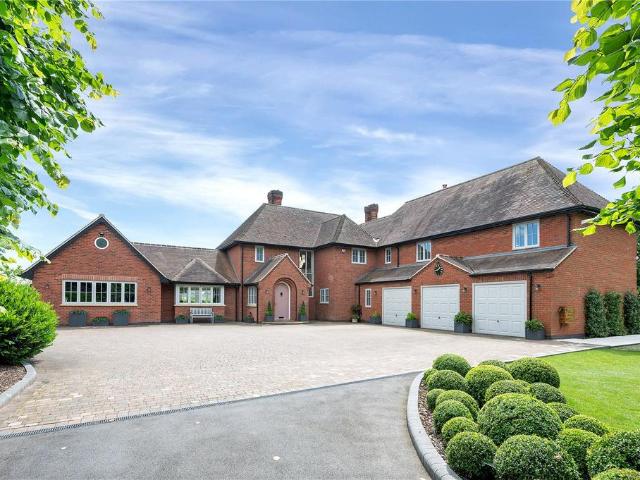 5 bedroom detached house for sale