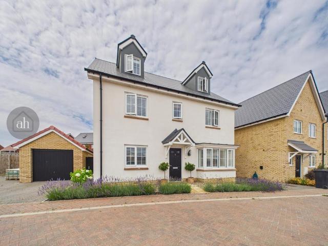 5 bedroom detached house for sale