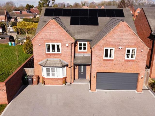 5 bedroom detached house for sale