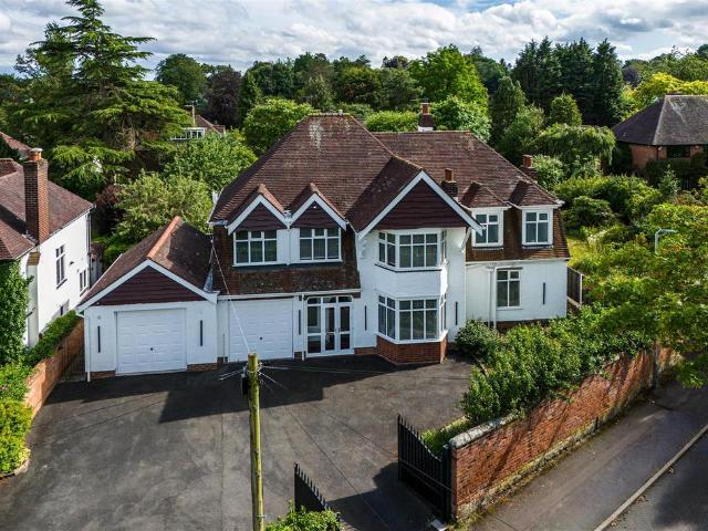 5 bedroom detached house for sale