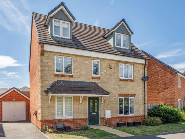 5 bedroom detached house for sale