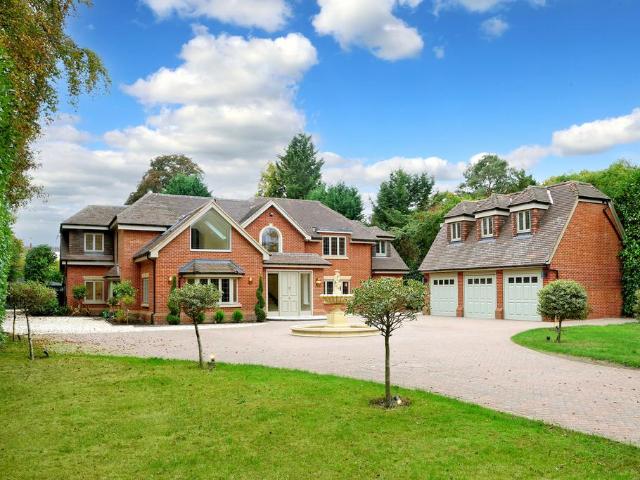 5 bedroom detached house for sale