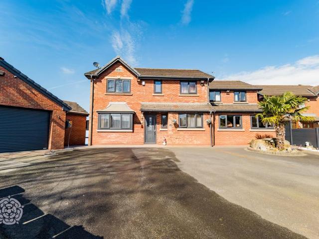 5 bedroom detached house for sale