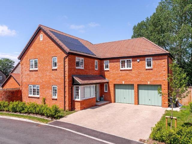 5 bedroom detached house for sale