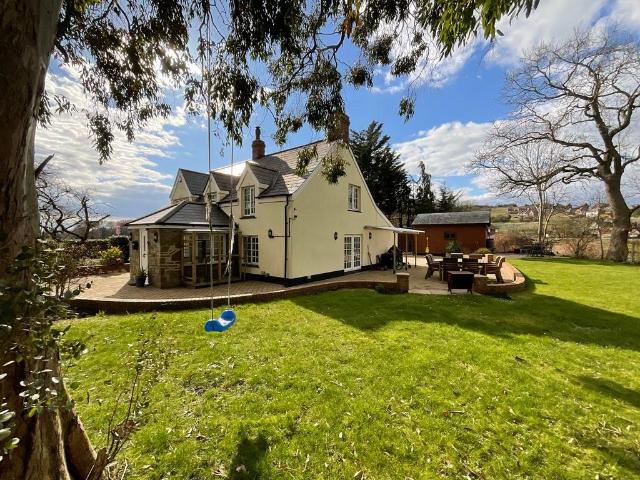 5 bedroom detached house for sale