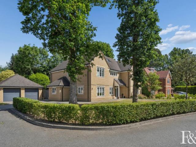 5 bedroom detached house for sale