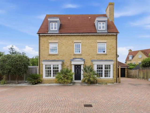5 bedroom detached house for sale