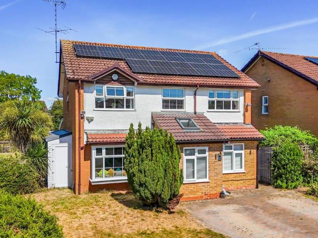5 bedroom detached house for sale