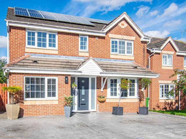5 bedroom detached house for sale