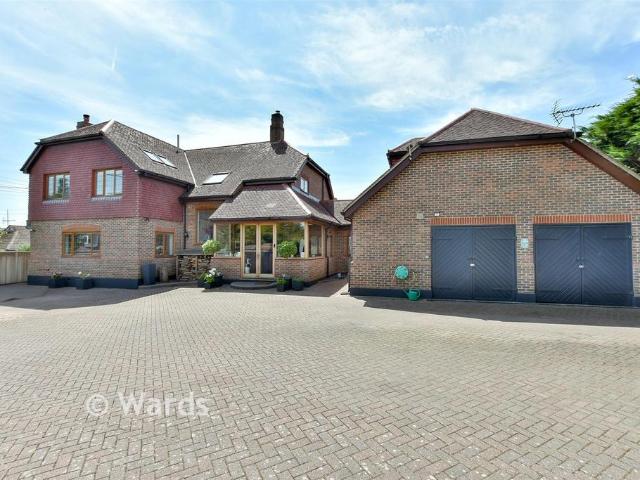 5 bedroom detached house for sale