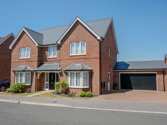 5 bedroom detached house for sale