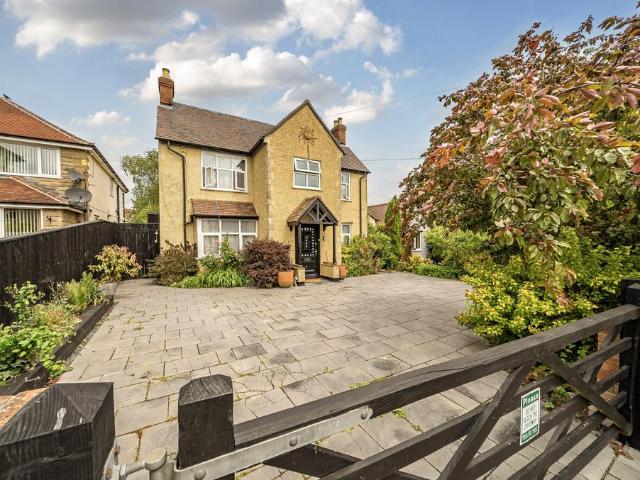 5 bedroom detached house for sale
