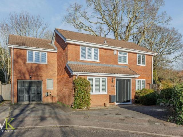 5 bedroom detached house for sale