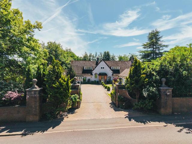 5 bedroom detached house for sale