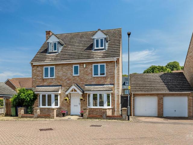 5 bedroom detached house for sale