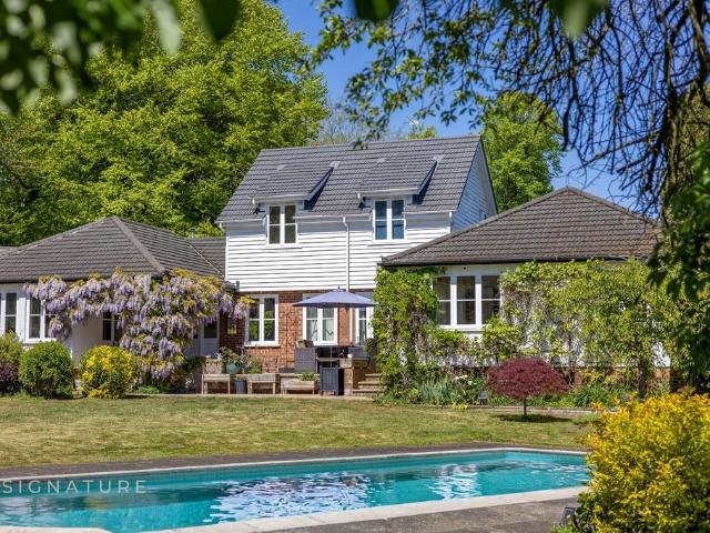 5 bedroom detached house for sale