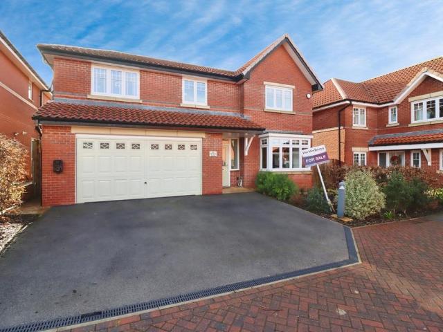 5 bedroom detached house for sale