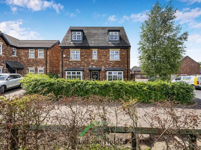 5 bedroom detached house for sale
